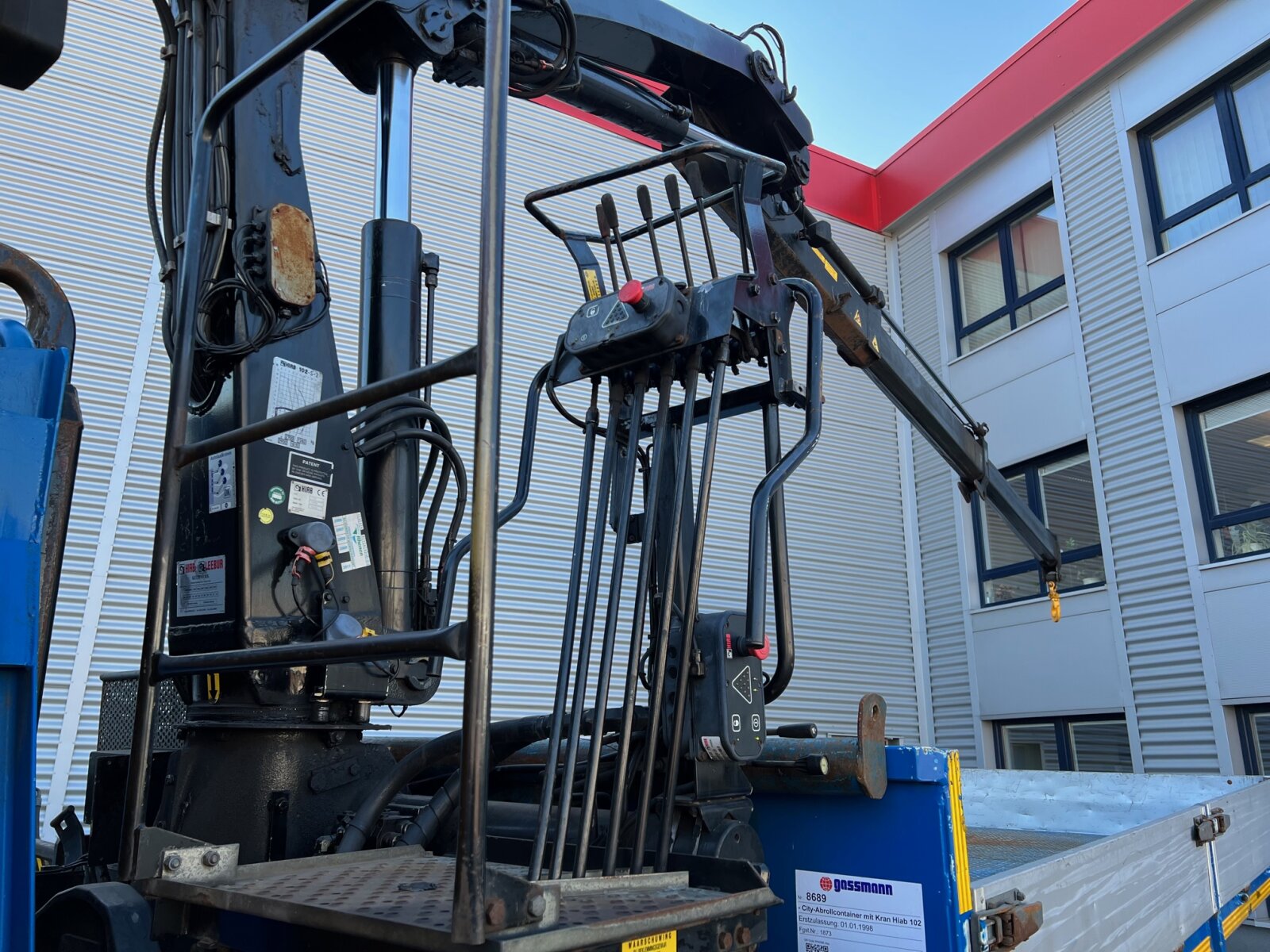 Abrollcontainer mit Kran Hiab 102 S 2 in Bovenden | Gassmann