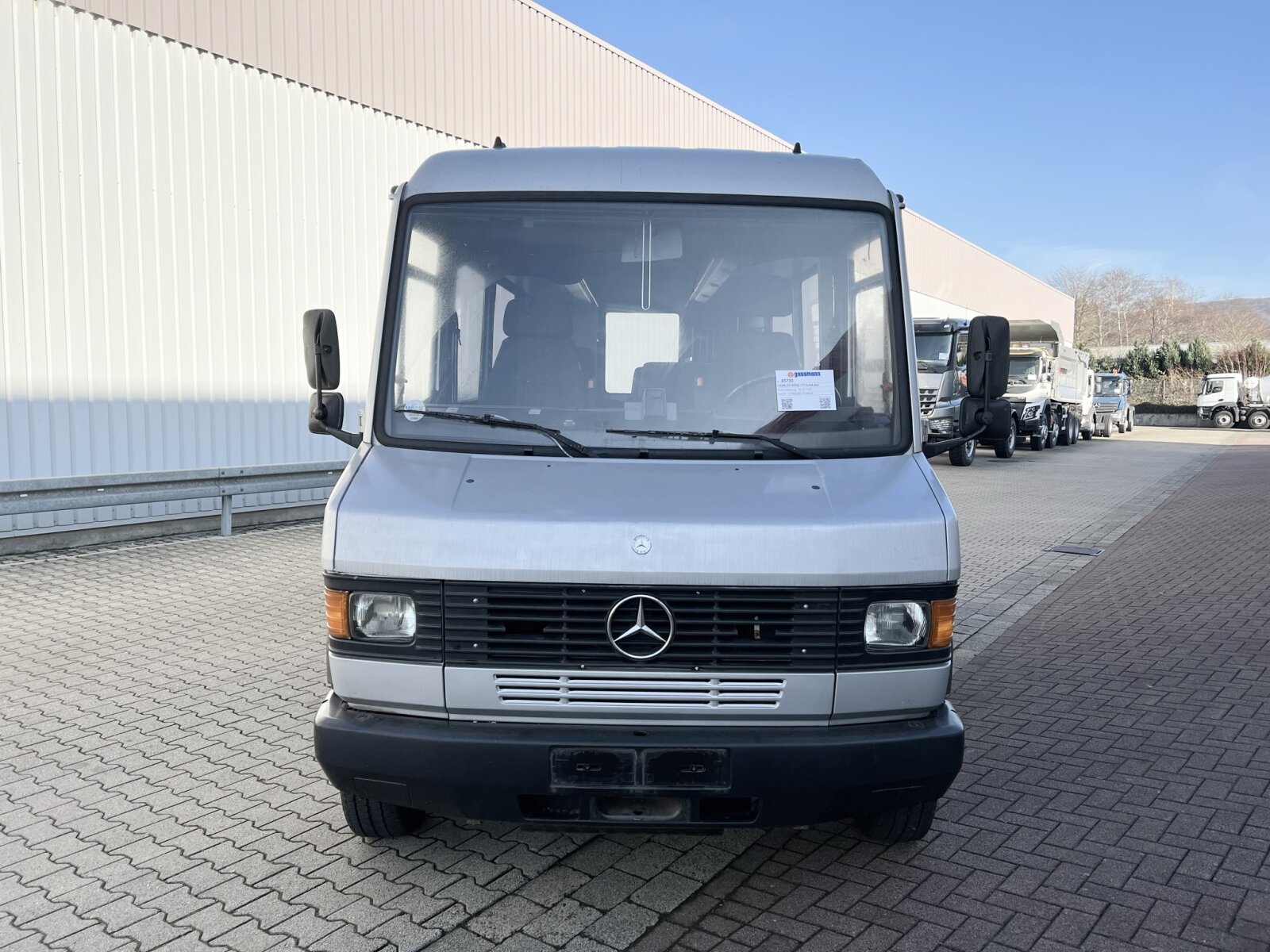 Mercedes Benz 711 D KA 4x2 in Bovenden | Gassmann