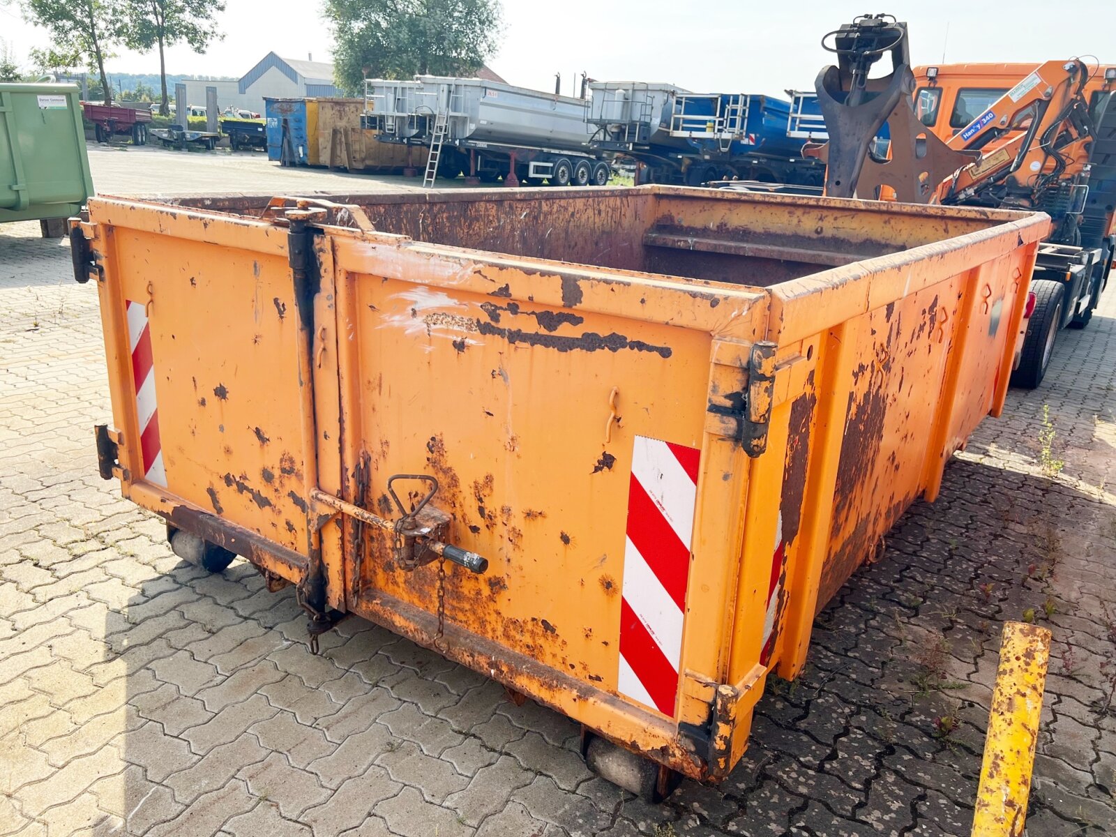 Detailansicht | - City-Abrollcontainer mit Flügeltüren ca. 7m³ ...