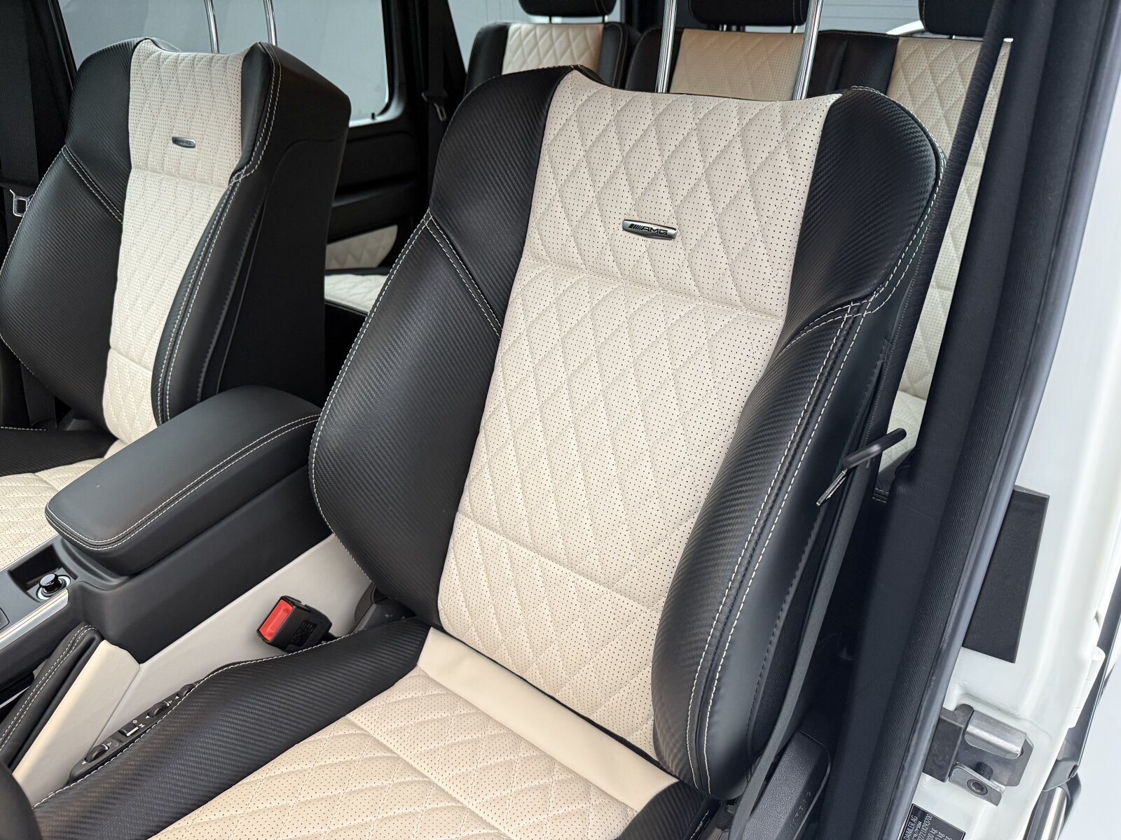 Detail view | Mercedes-Benz G 63 AMG 4x4 Designo - W463 | Gassmann Cars